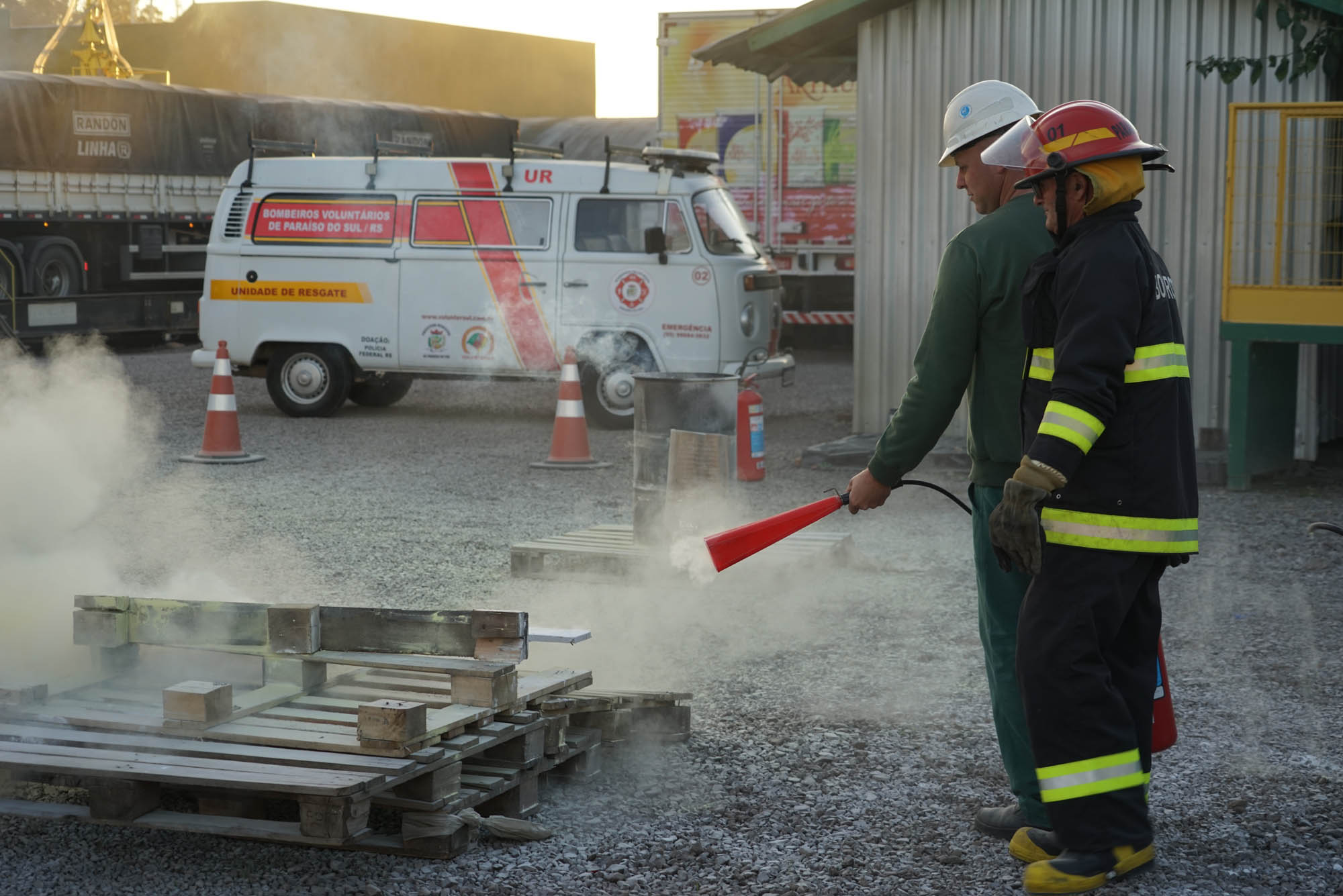 Treinamento utilização de extintores - Blog da Dickow Alimentos